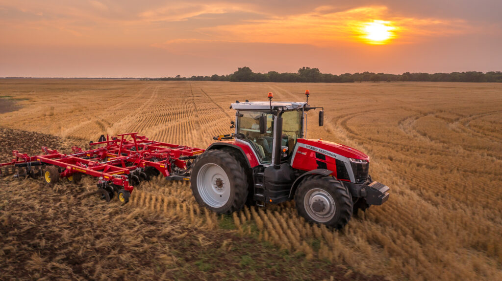 A new era of straightforward, dependable and connected tractors.